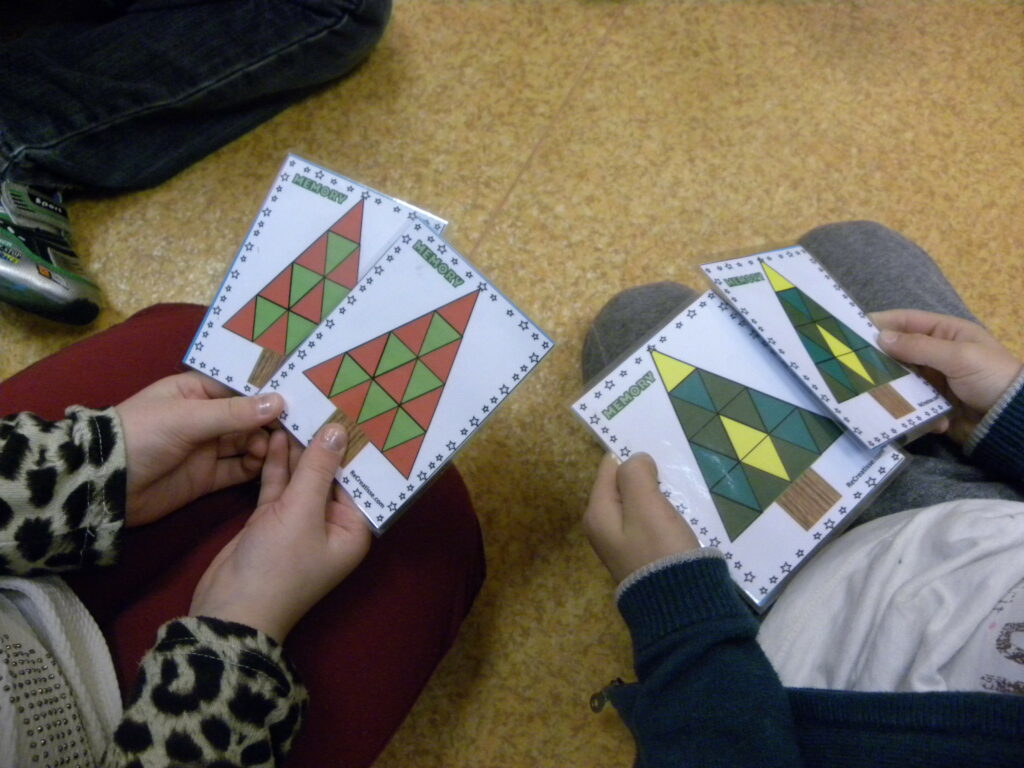 GEOMETRIE DE Noël : Ma forêt géométrique • ReCreatisse